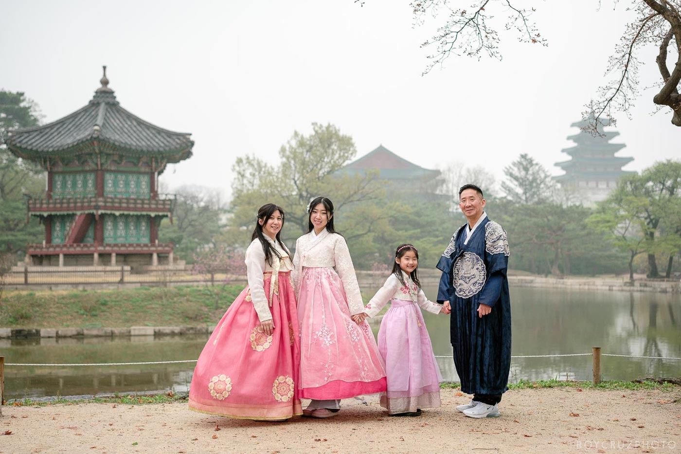 Hanbok Portraits at Gyeongbokgung Palace – Family Photographer in Seoul ...