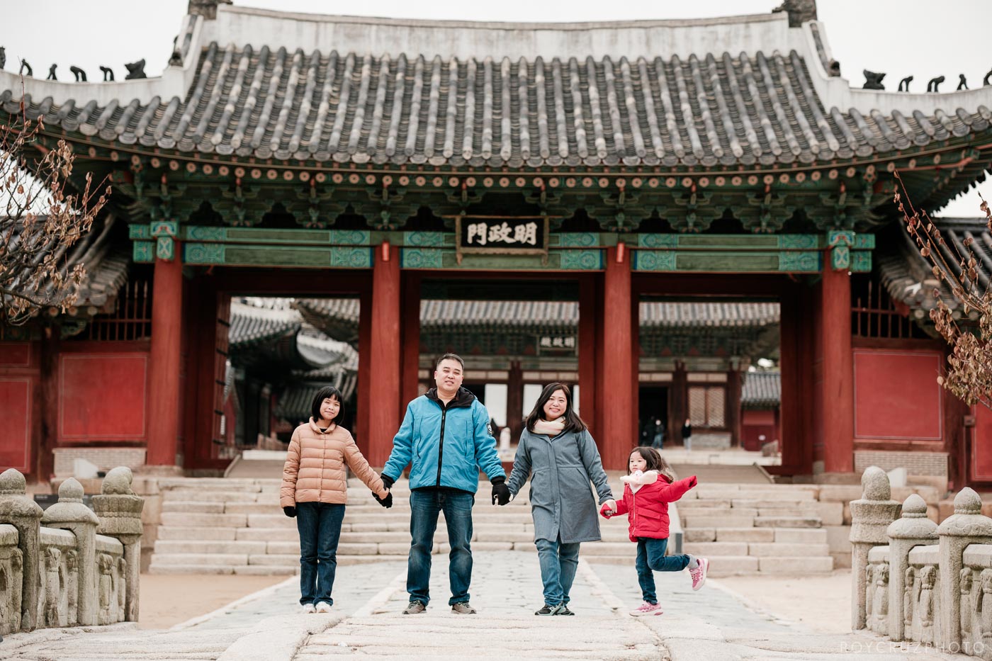 Late Autumn Portraits at Changgyeongung – Seoul South Korea Family ...